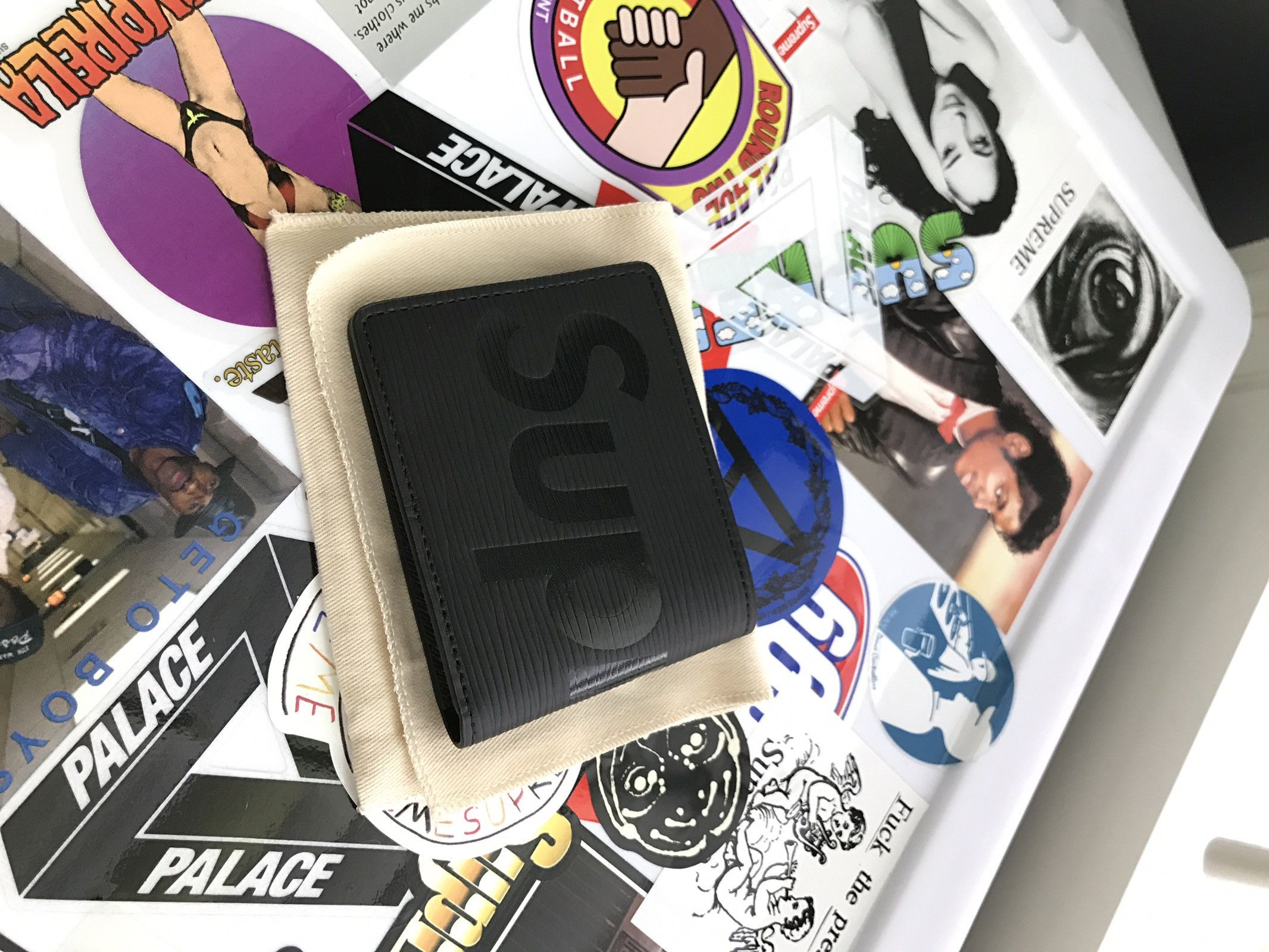 Louis Vuitton × Supreme Wallet | Grailed