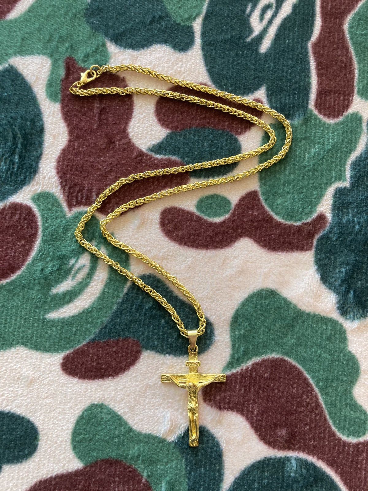 Gold Gold Jesus on Cross Chain | Grailed