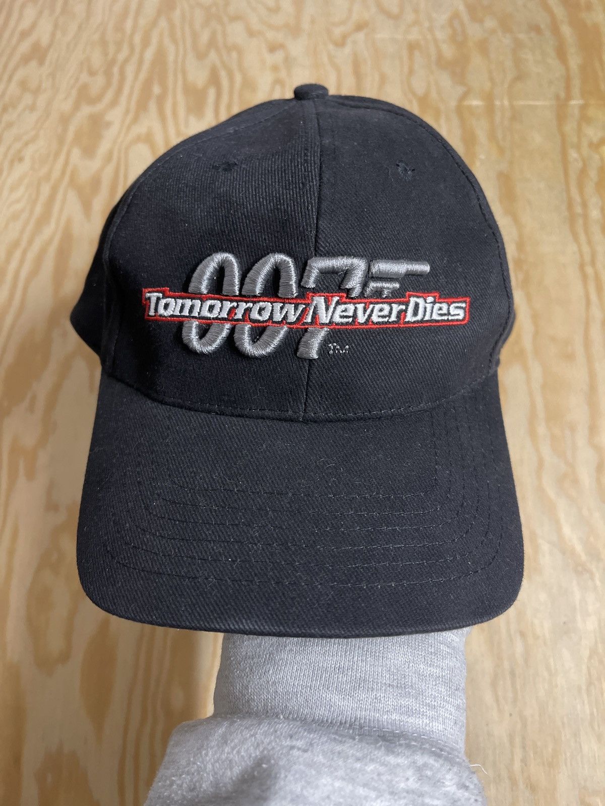 Movie × Vintage Vintage 1097 007 James Bond “Tomorrow never dies” movie ...