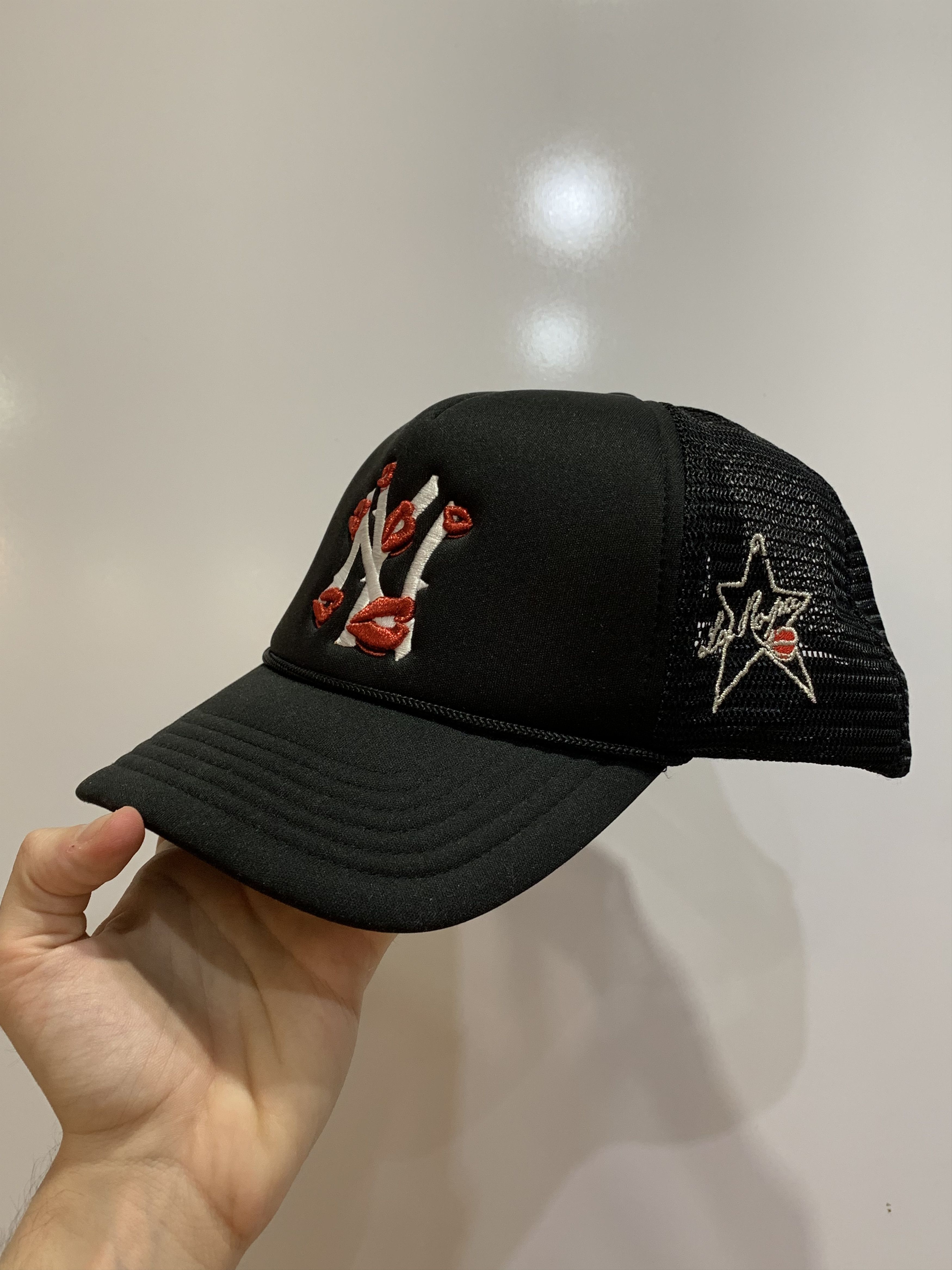 LaRopa LA ROPA NY YANKEES KISS LIPS LOGO TRUCKER HAT | Grailed
