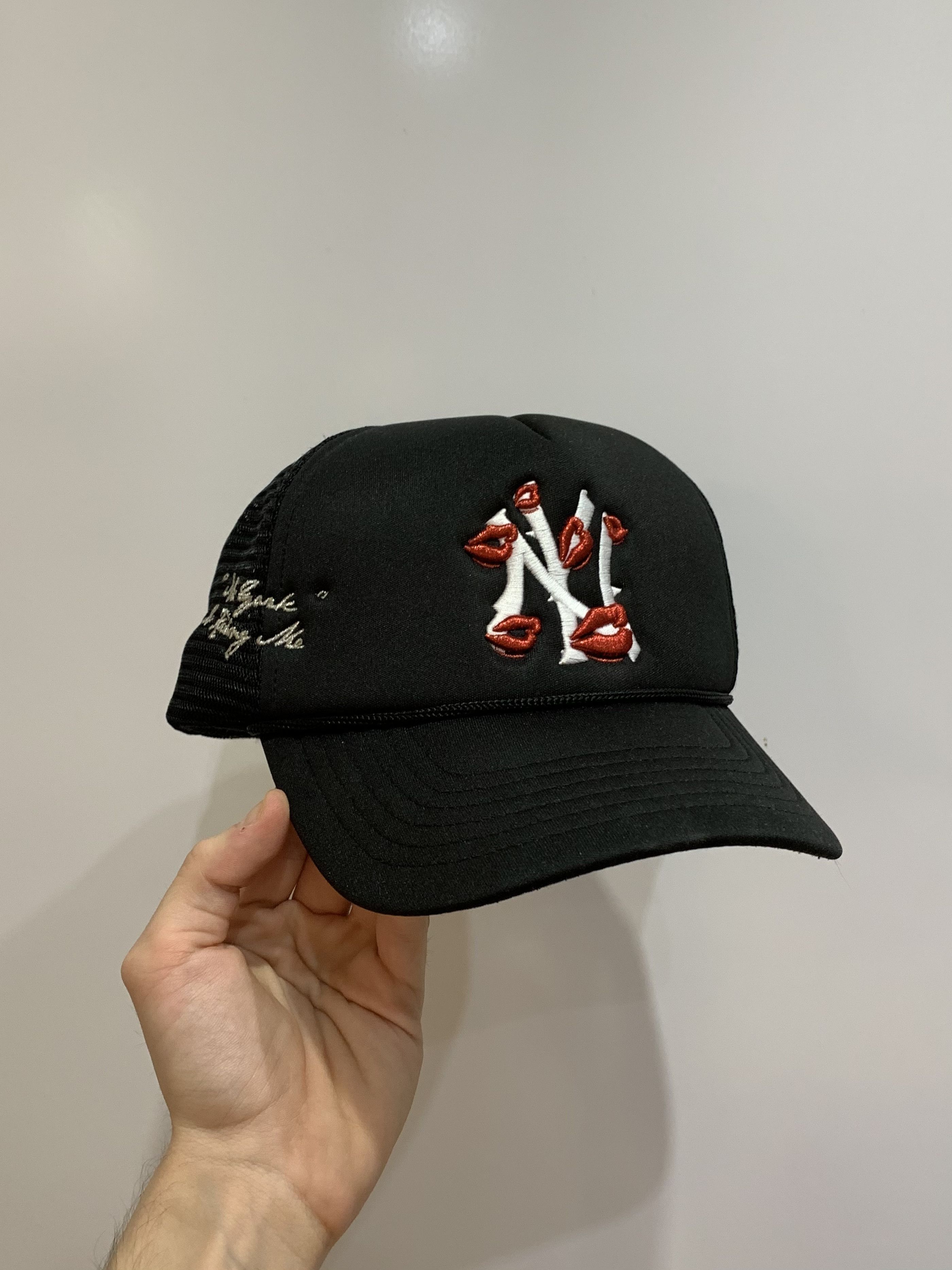 LaRopa LA ROPA NY YANKEES KISS LIPS LOGO TRUCKER HAT | Grailed