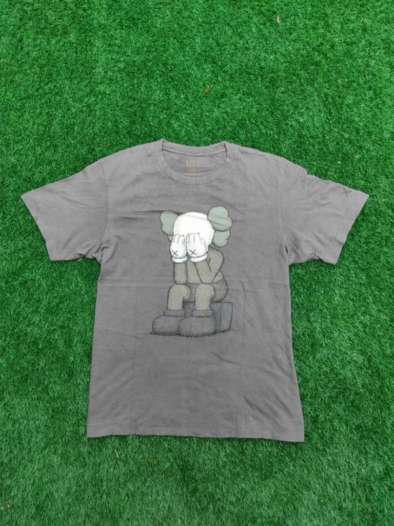 Japanese Brand × Kaws × Uniqlo Steal ⚡ T-shirt Kaws x Uniqlo Single ...