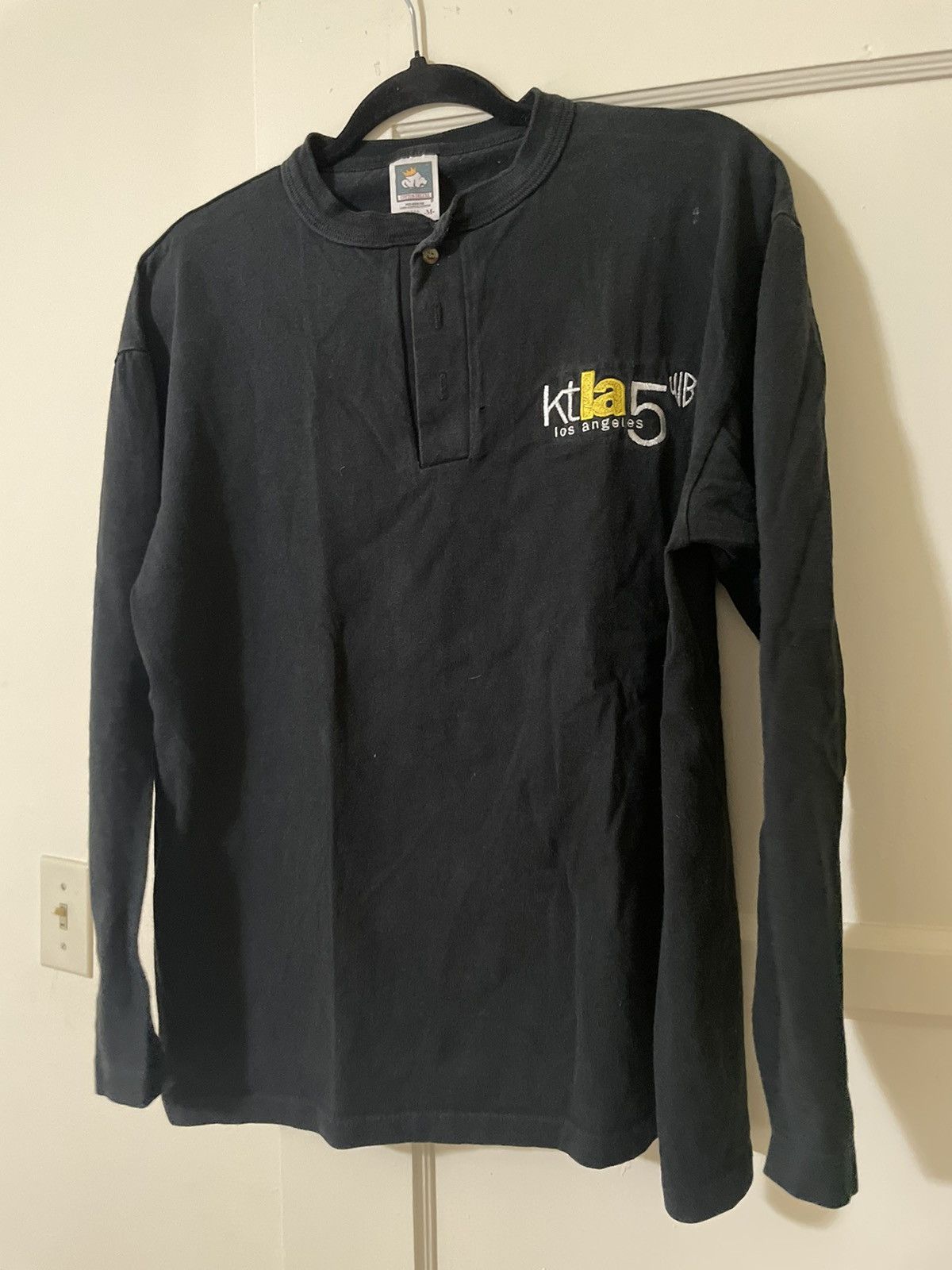Warner Bros Vintage KTLA Warner Brothers Channel 5 Long sleeve T-Shirt ...