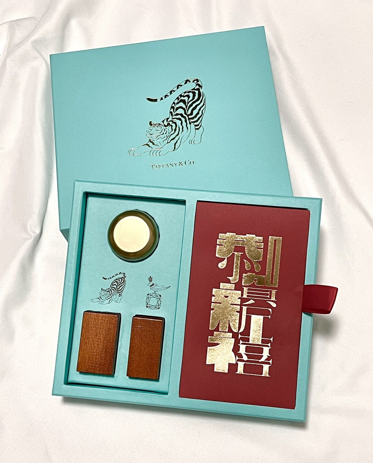 Tiffany & Co. Tiffany & Co 2022 red packet stamp box set for love ...
