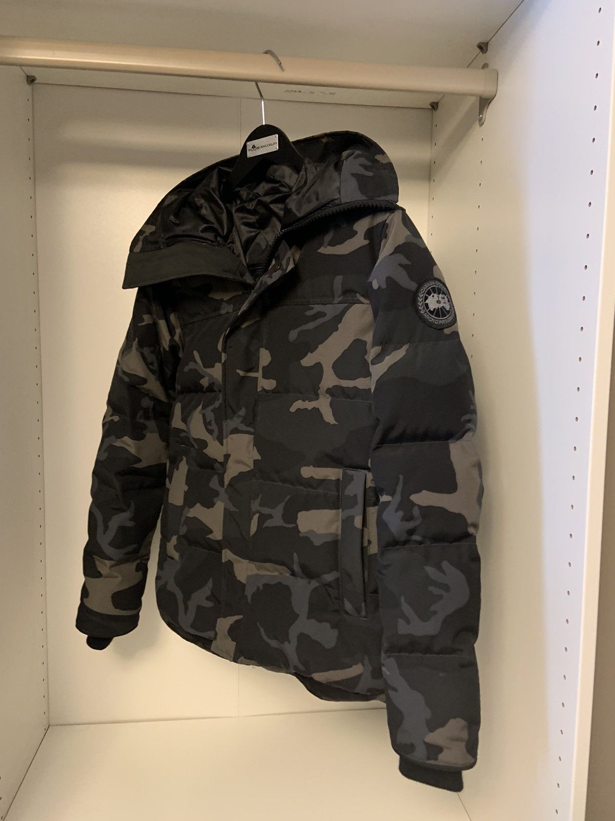 Canada Goose CANADA GOOSE MacMillan Parka Black Label Print Black camo ...