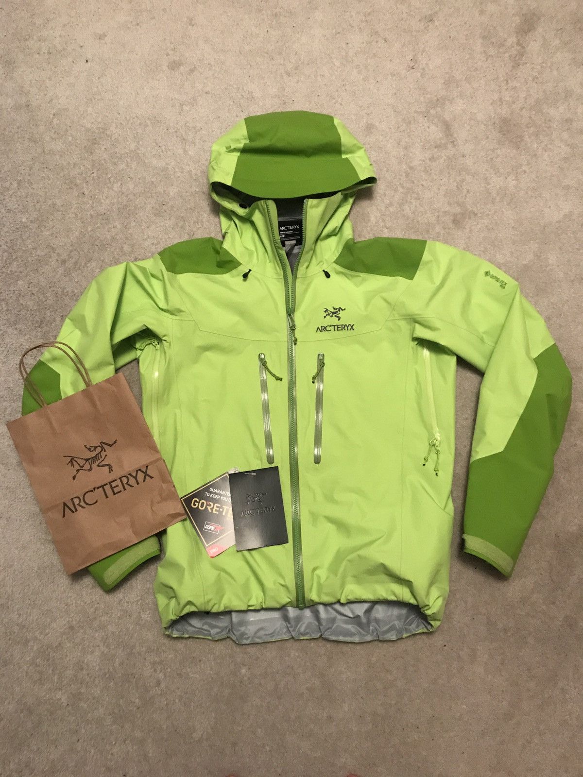 Arc'teryx Rare (2018) Arcteryx Alpha AR Pulse Green Jacket Off-White ...