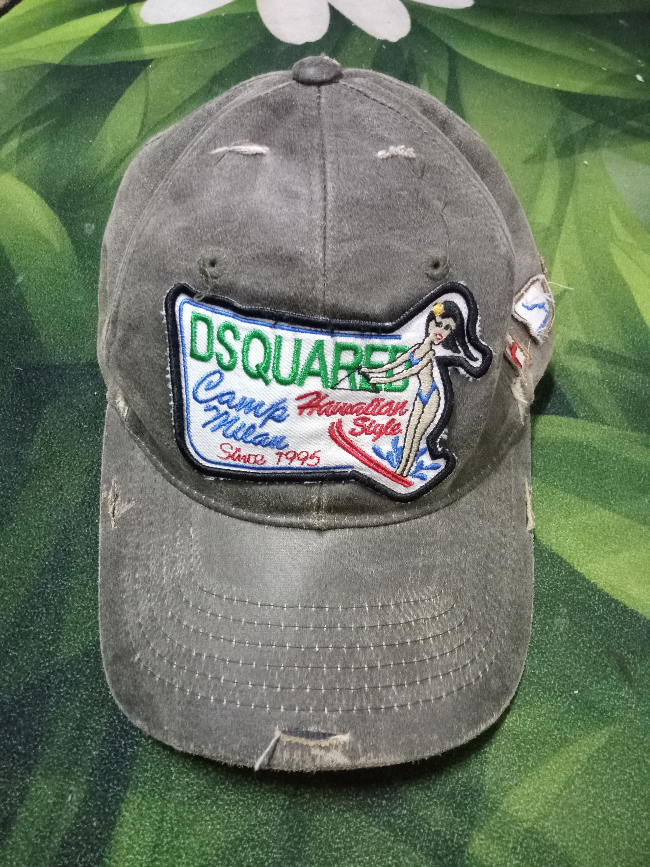 Dsquared2 Del-relist Tonight 🌙 DSQUARED2 Hawaiian style baseball cap ...