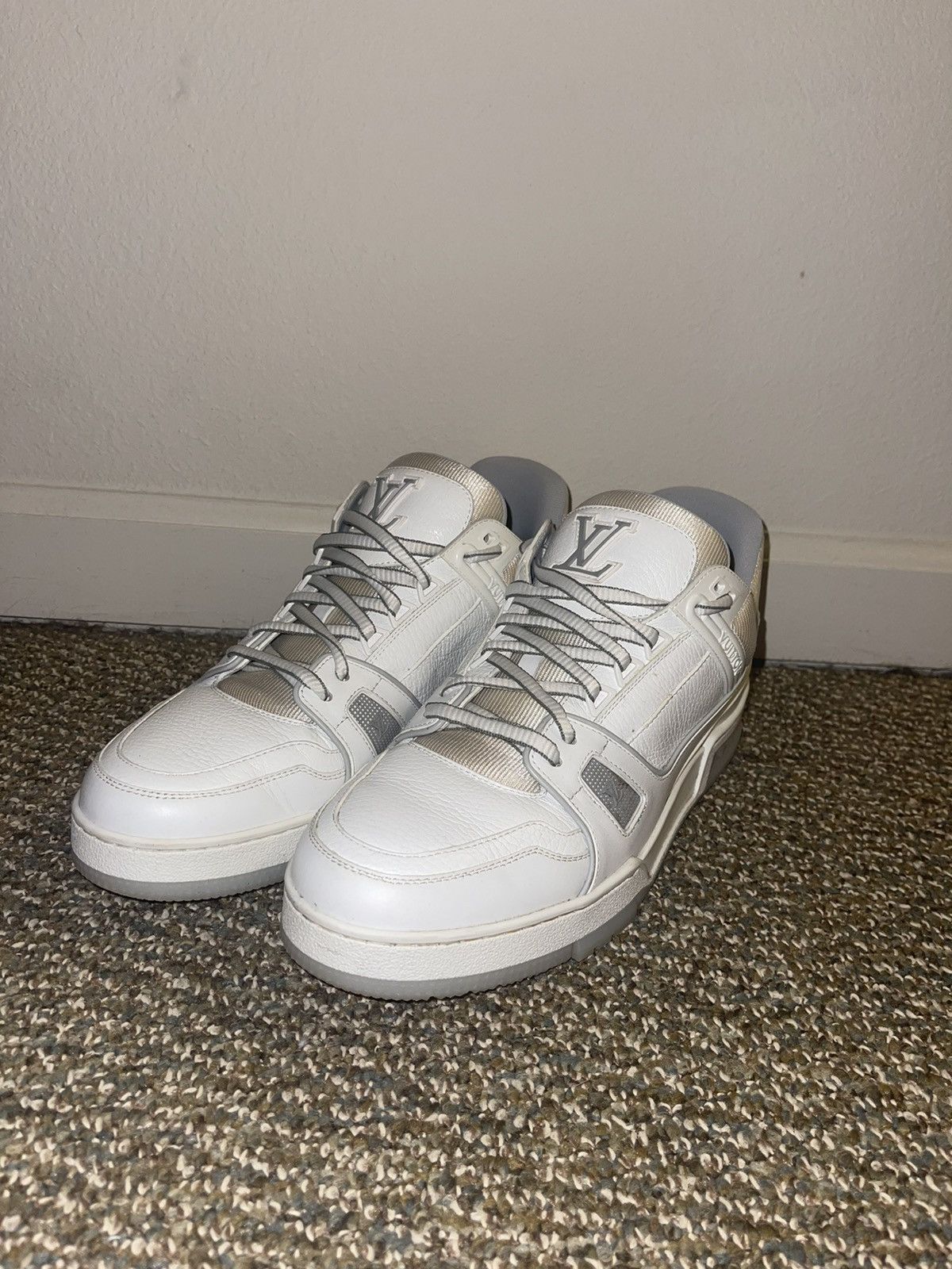 Louis Vuitton × Virgil Abloh Louis Vuitton LV White Low top trainer ...