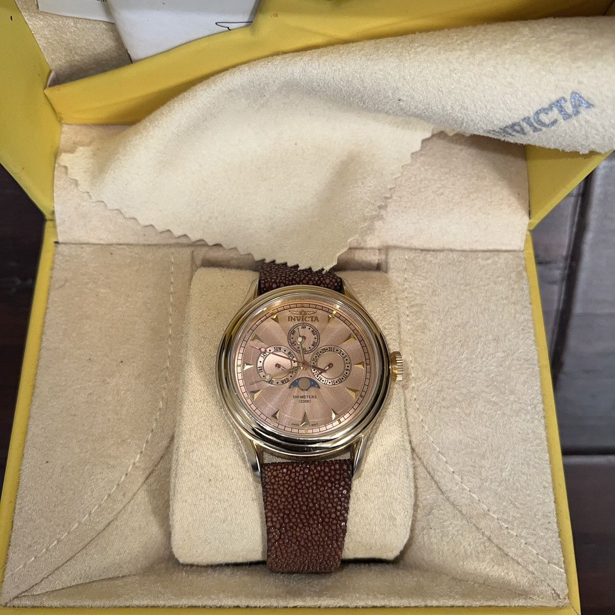 Invicta Invicta gold diver watch with deBeer genuine stingray watch ...