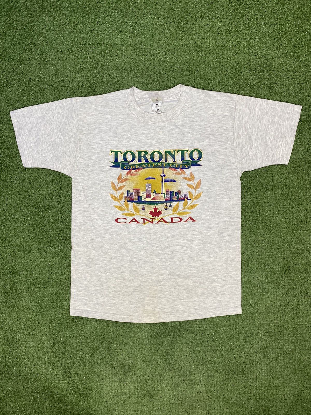 Vintage Y2K Toronto Canada skyline with CN tower graphic tshirt | Grailed