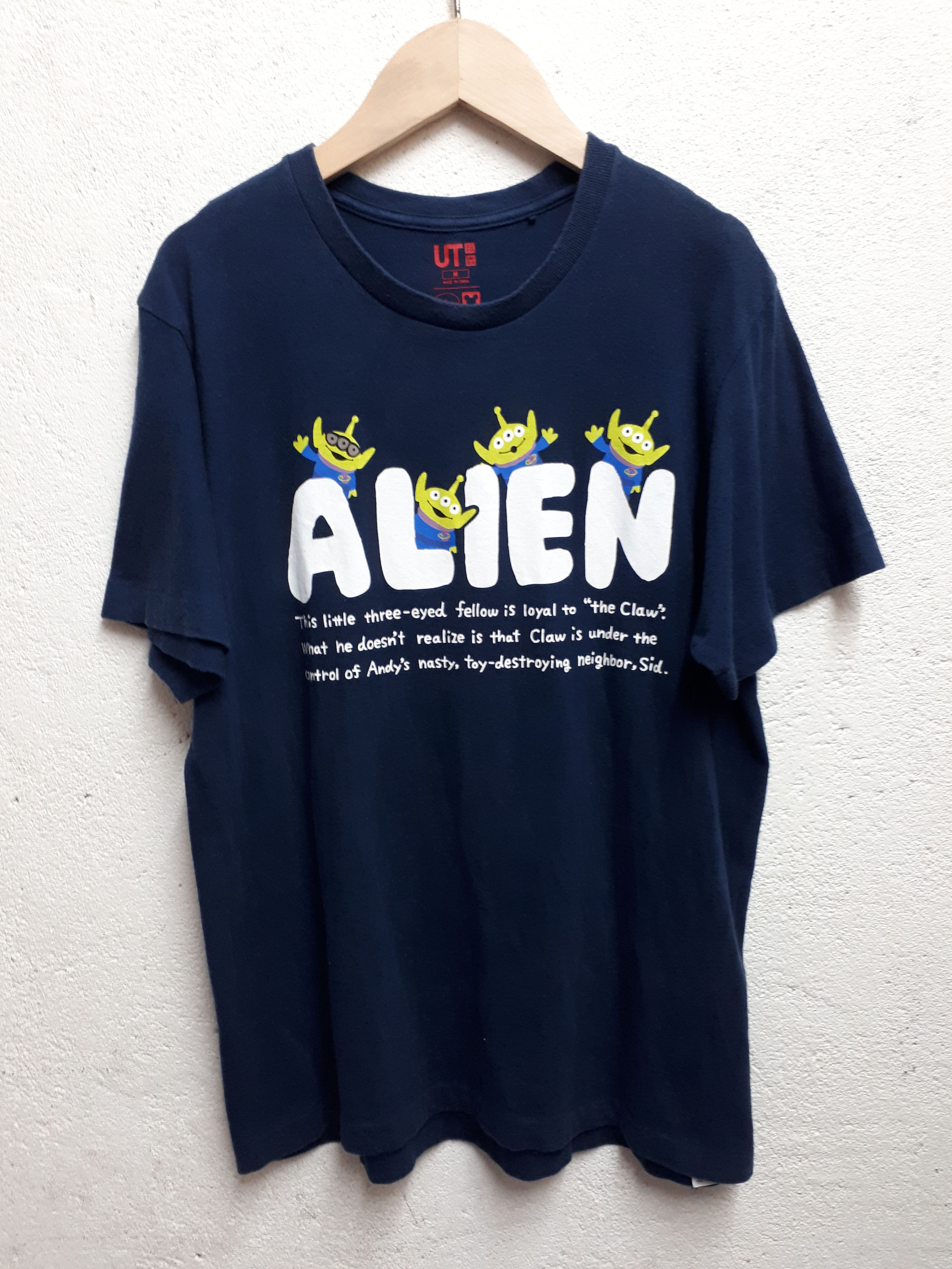 Uniqlo × Vintage Alien Cartoon Tshit | Grailed