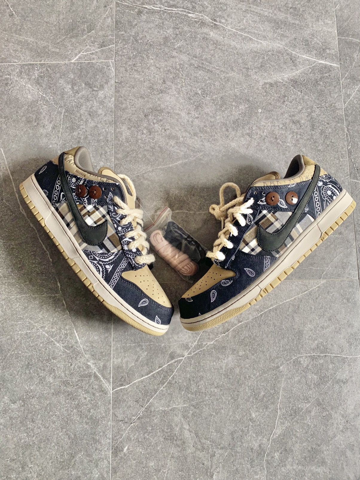 Nike × Travis Scott Travis Scott Friends and Family Dunk Low SB | Grailed