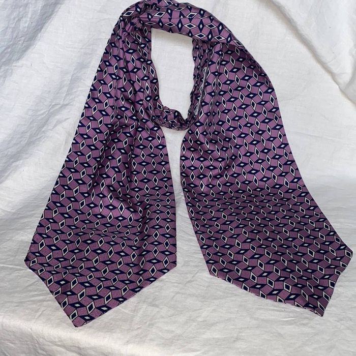 Turnbull & Asser TURNBULL & ASSER Purple, Navy & White Cravat Ascot ...