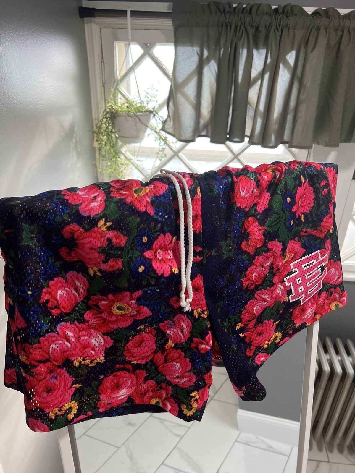 Eric Emanuel Eric Emanuel Floral Rose shorts medium | Grailed