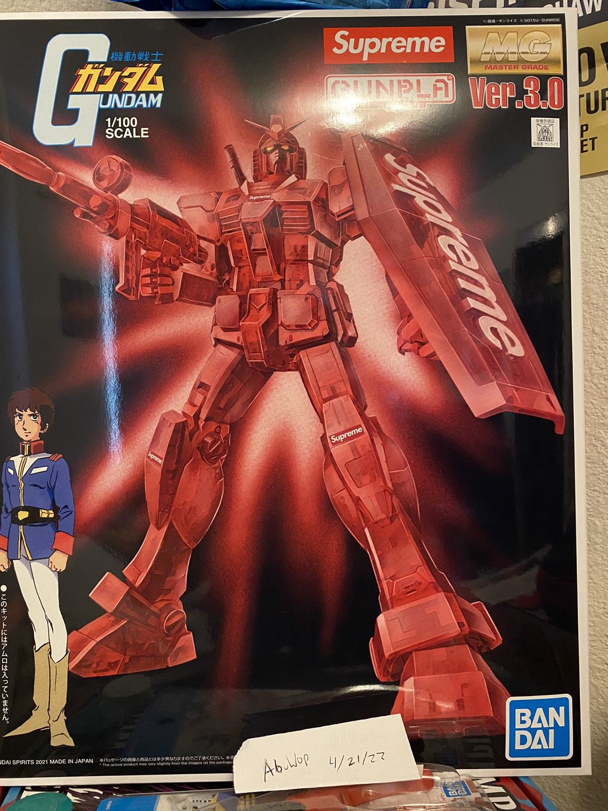 Supreme Master Grade Gundam “Supreme” RX-78-2 Ver 3 Action Figure | Grailed