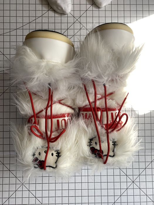 Gcds In Goal We Trust GCDS Hello Kitty Fur Moon Boots White/Red | Grailed