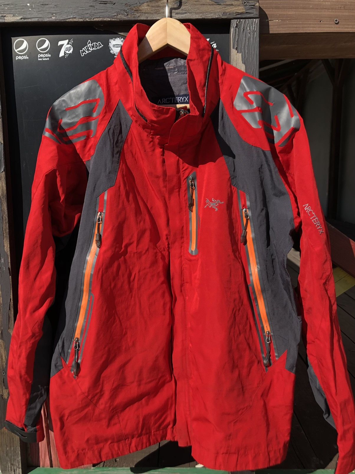 Arc'teryx × Vintage Arcteryx recco gore-tex vintage jacket hyvent | Grailed