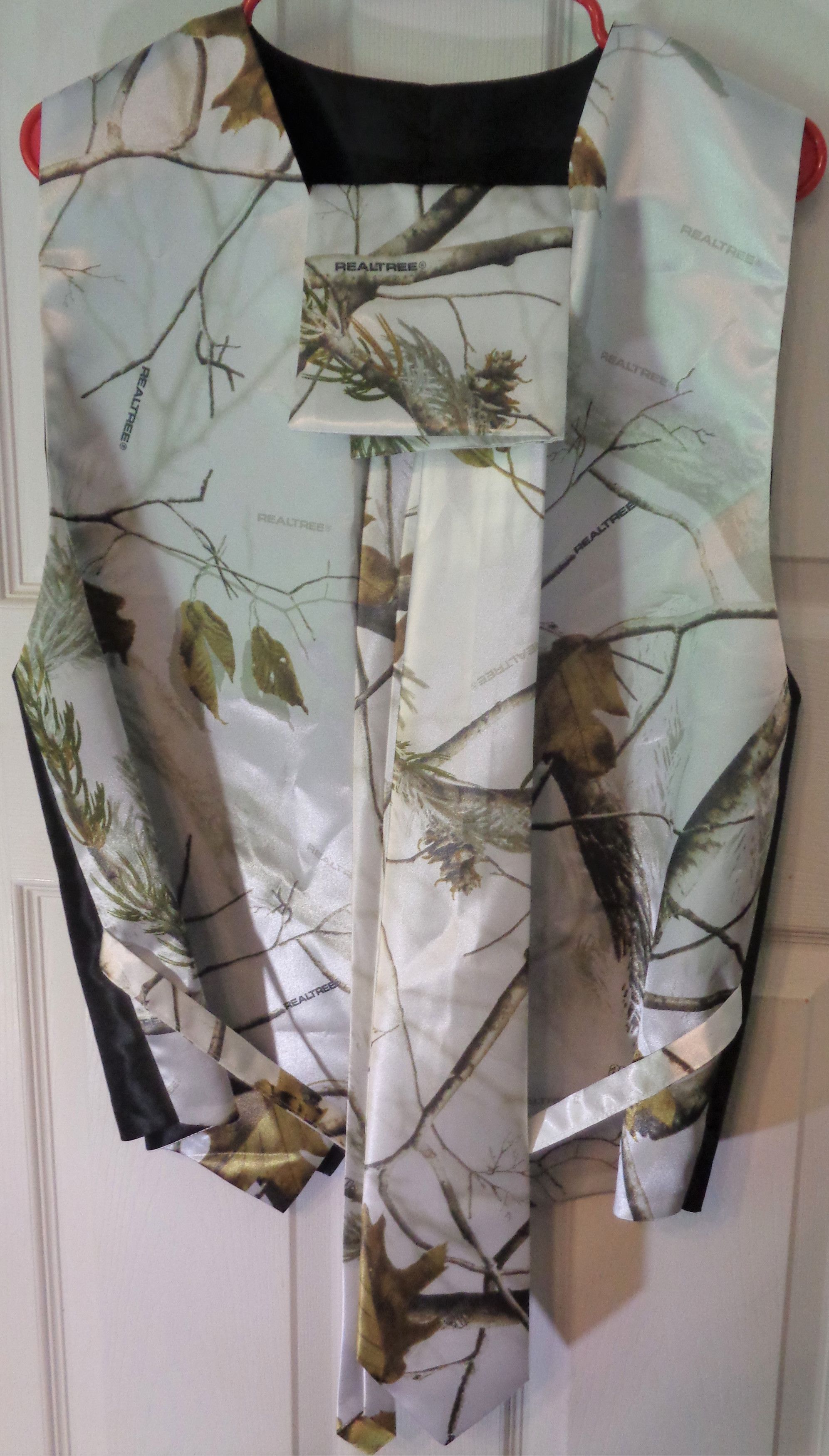 Mossy Oaks RealTree Mossy Oak White Camo Leaf Print Formal Vest Set ...