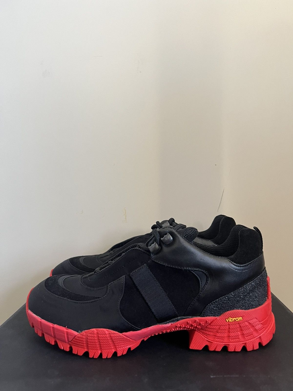 1017 ALYX 9SM × Vibram 1017 ALYX 9SM low hiking boots red black vibram ...