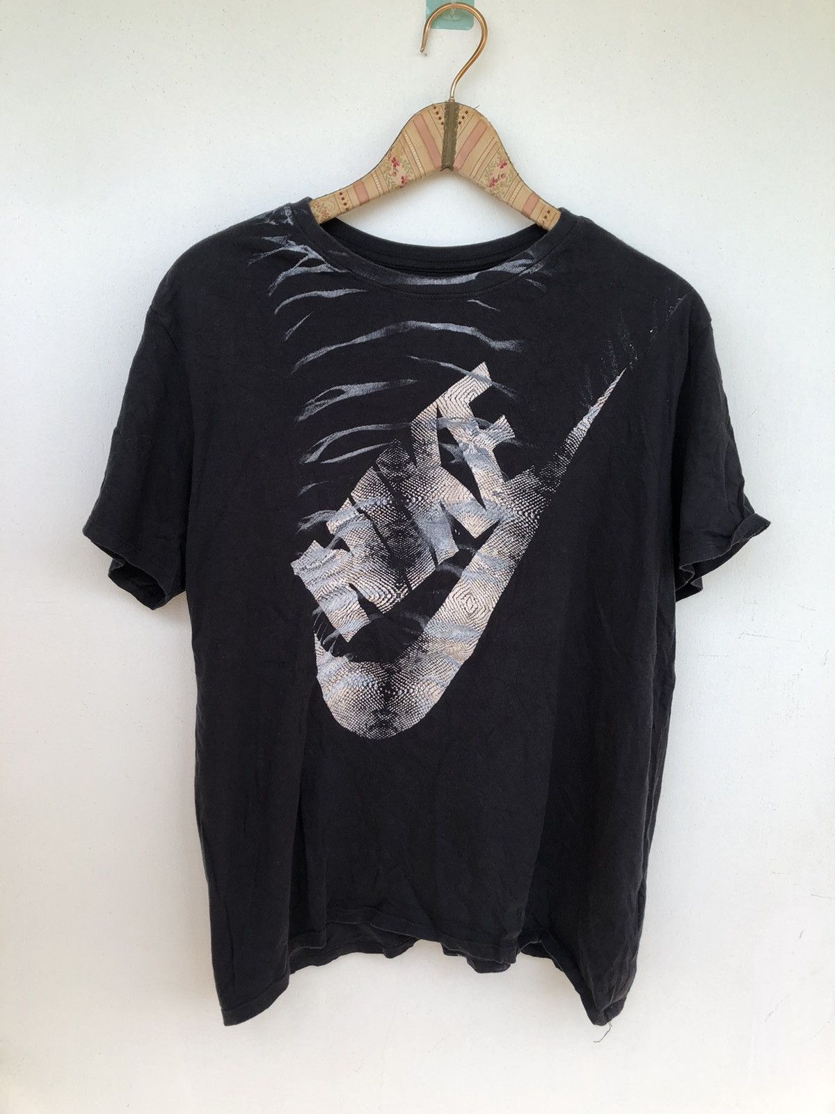 Nike Nike Vintage Snake pattern Grail Boxy Fit Large | Grailed