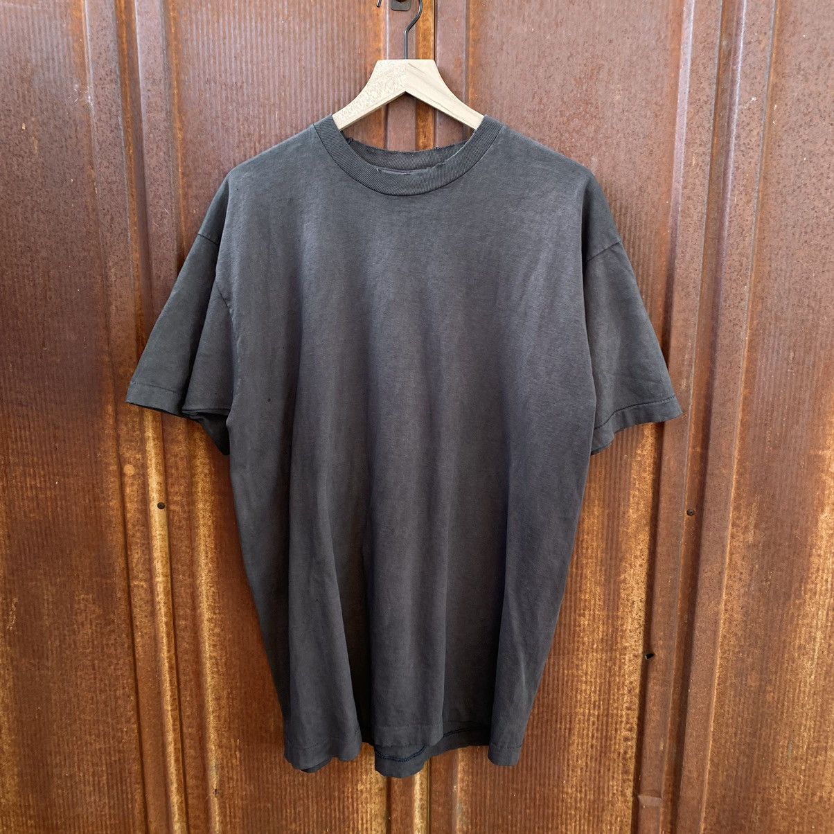 Fruit Of The Loom × Made In Usa × Vintage Vintage Thrashed Faded Blank Tee T-Shirt Single Stitch ...