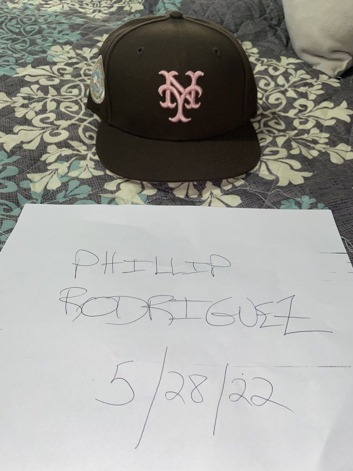 New Era New York Mets pink brim 7 3/8 | Grailed