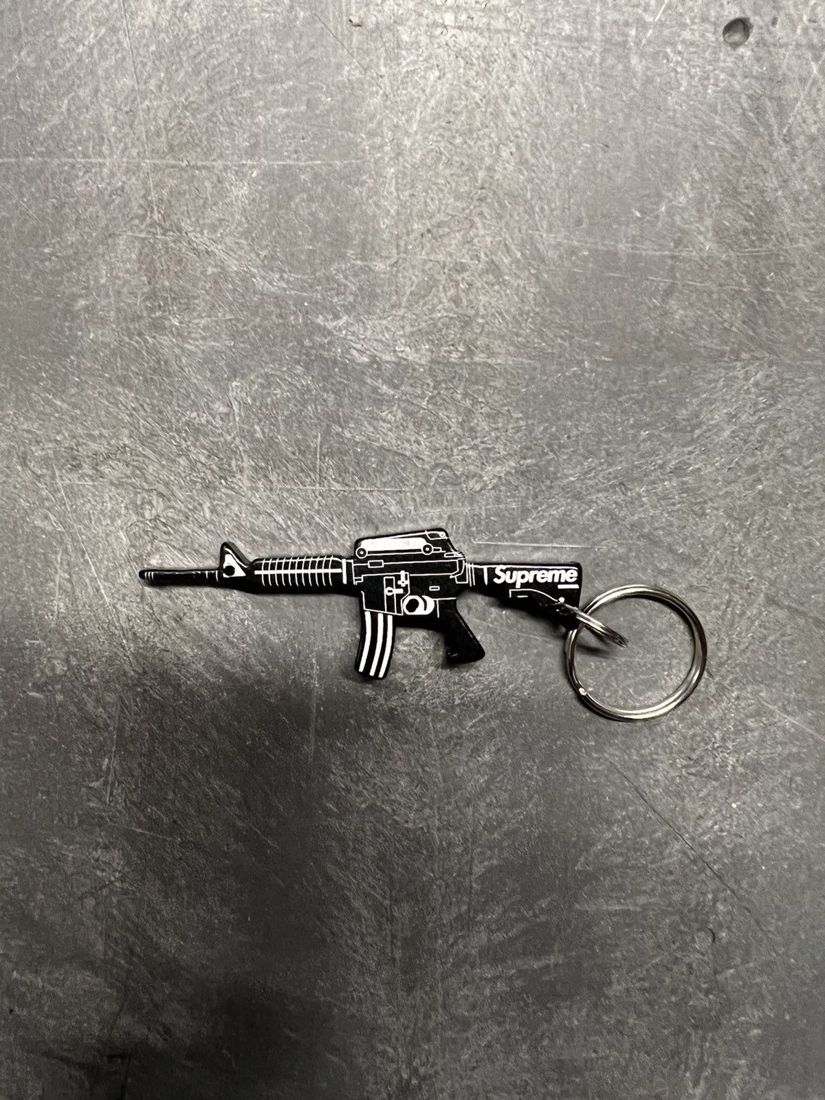 Supreme Supreme M16 keychain | Grailed