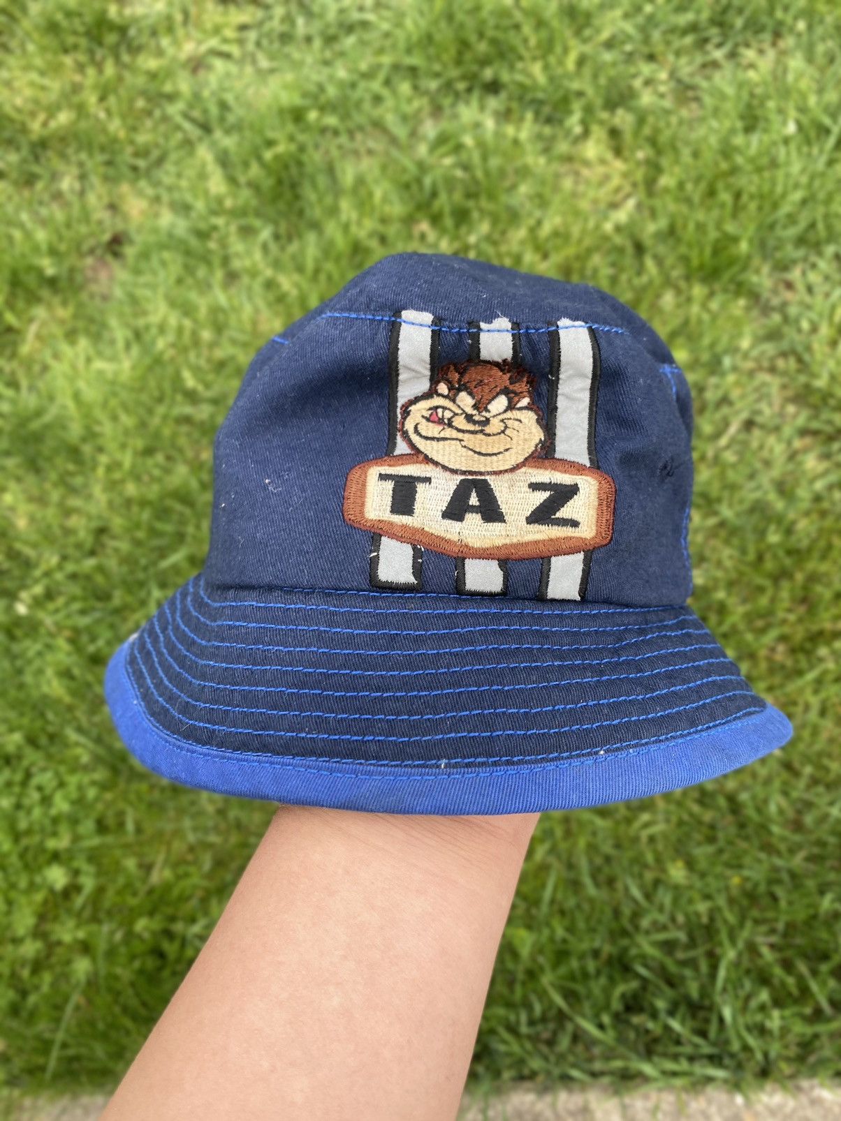 Streetwear × Vintage × Warner Bros Taz bucket Hat | Grailed