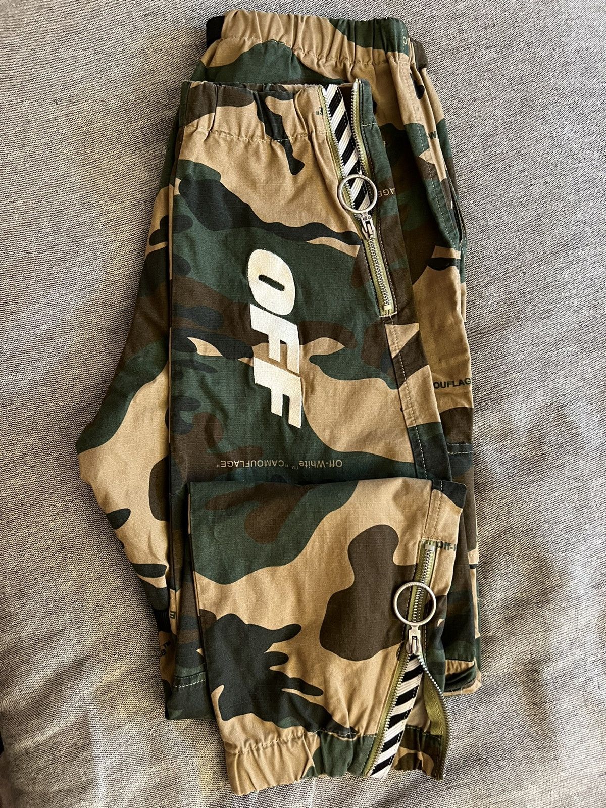 Off-White OFF WHITE CAMO CARGO PANTS | Grailed