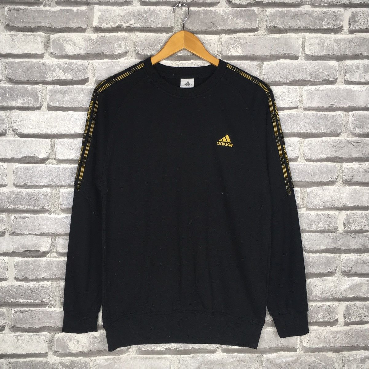 Adidas RARE ADIDAS SIDE TAPE DESIGN SWEATSHIRT BIG LOGO EMBROIDERY ...
