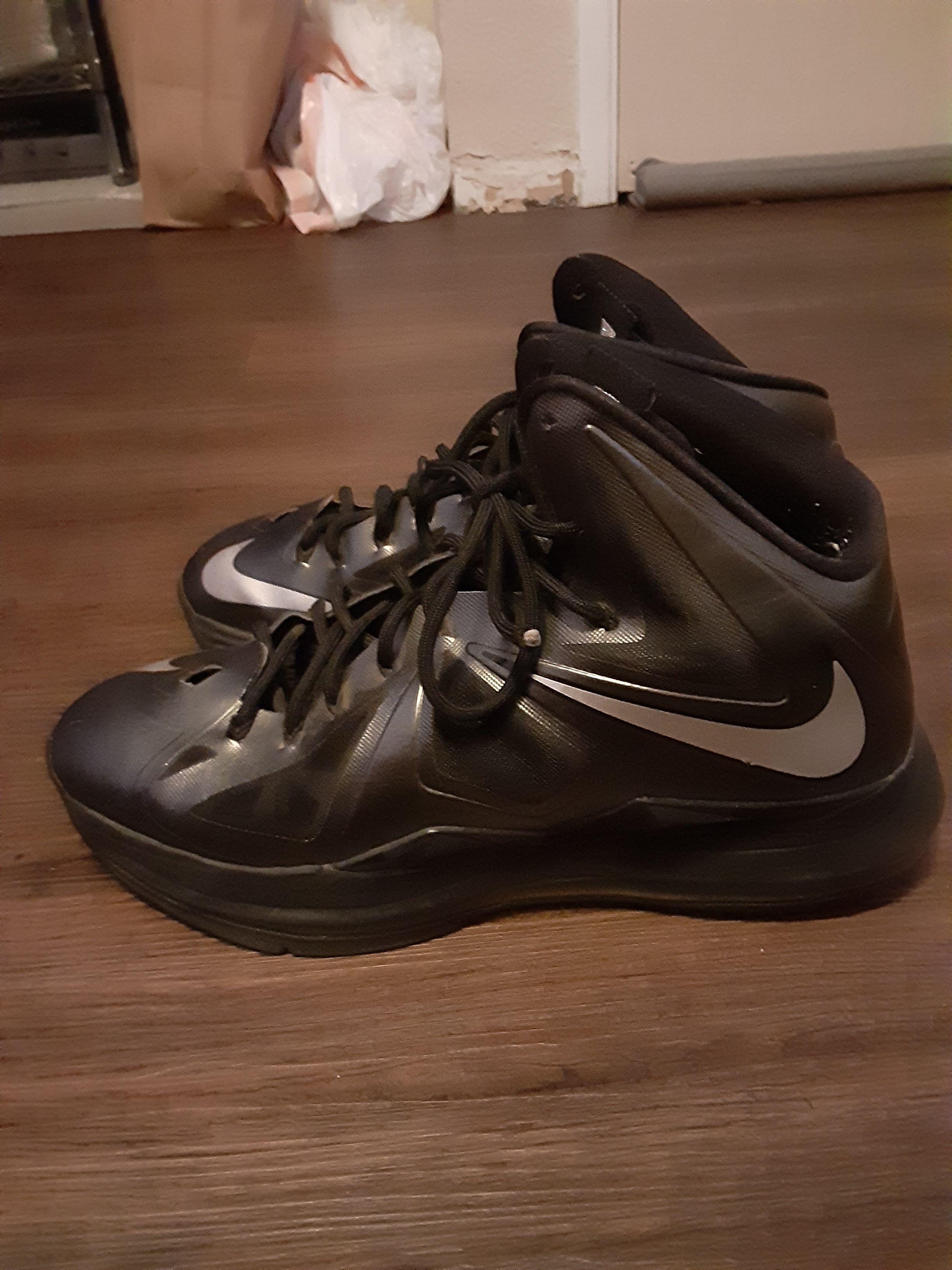 Nike Nike LeBron 10 carbon | Grailed