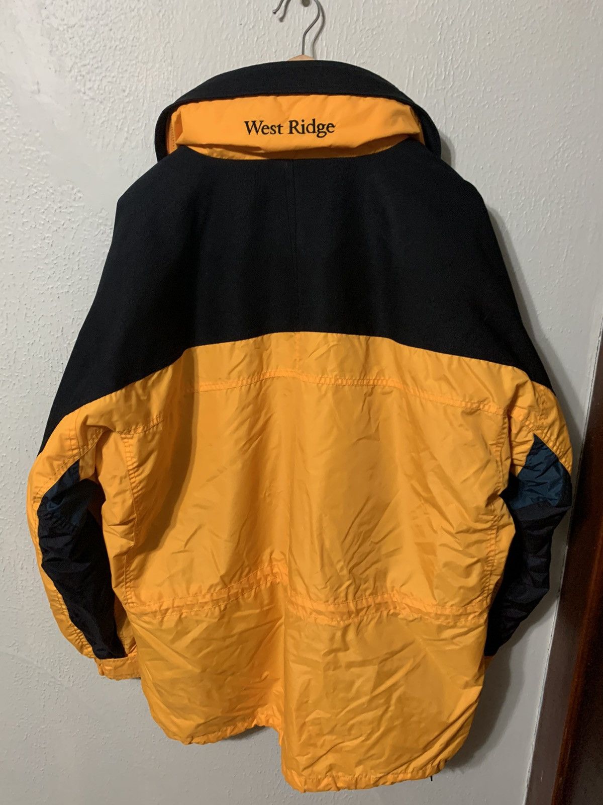 Columbia × Vintage Vintage Columbia West Ridge Bumble Bee Lined Ski ...