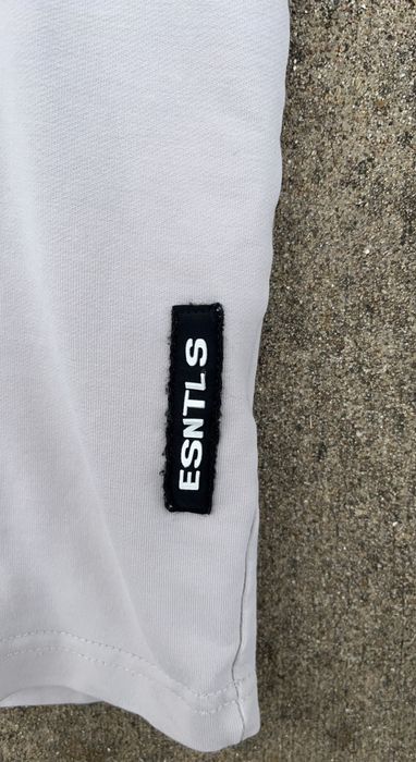 Streetwear ESNTLS BASIC TEE | Grailed