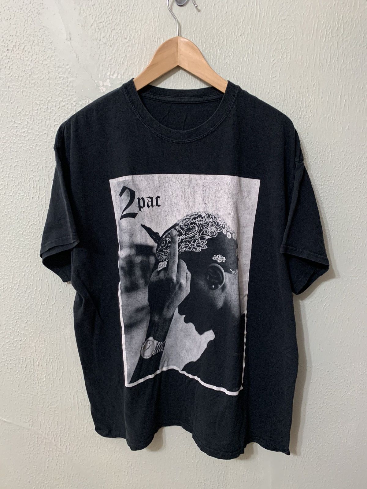 Band Tees × Rap Tees × Vintage Vintage Tupac Middle Finger Photo Rap ...
