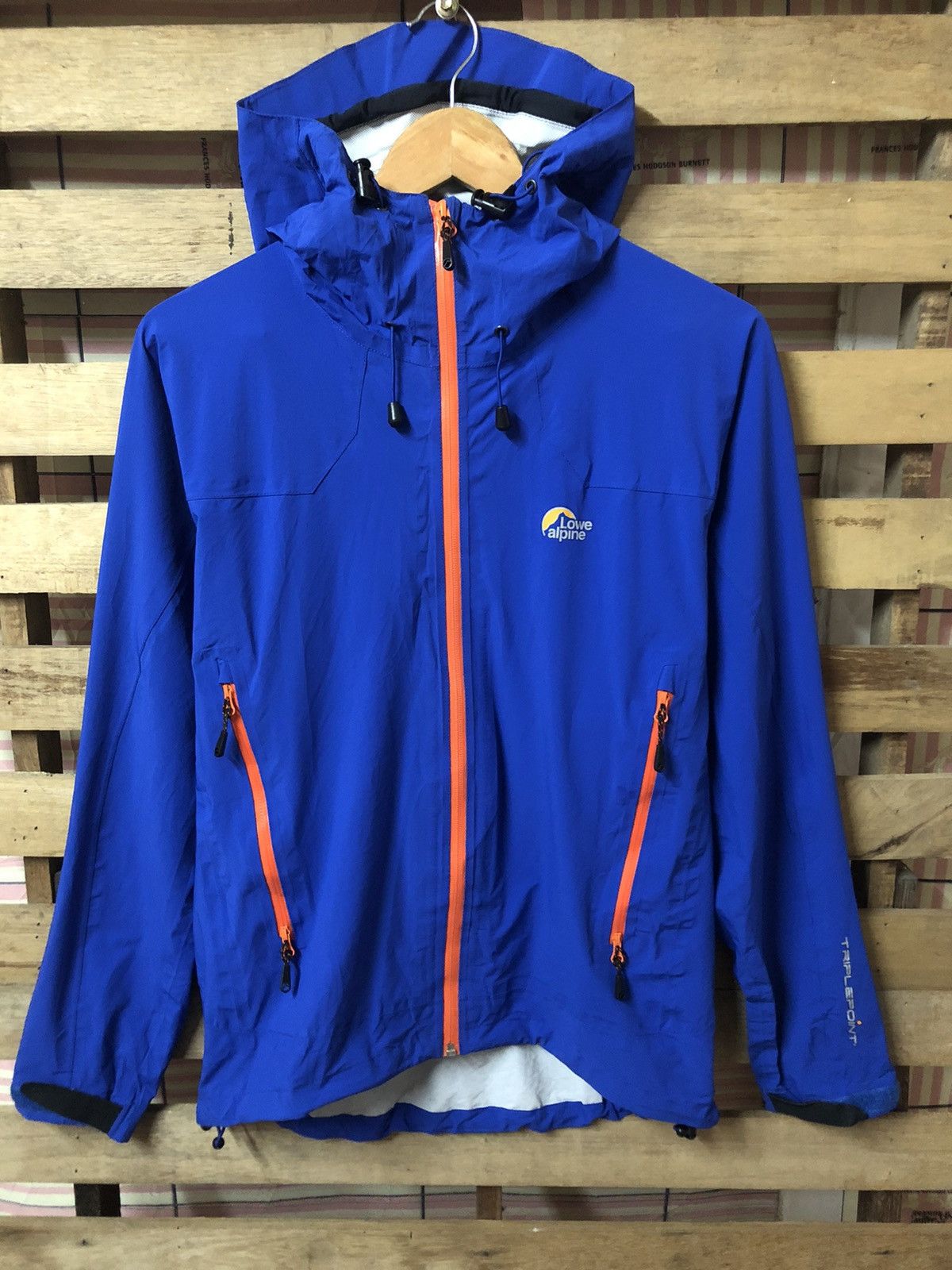 Outdoor Life Lowe Alpine Triplepoint Hiking Windbreaker Waterproof ...
