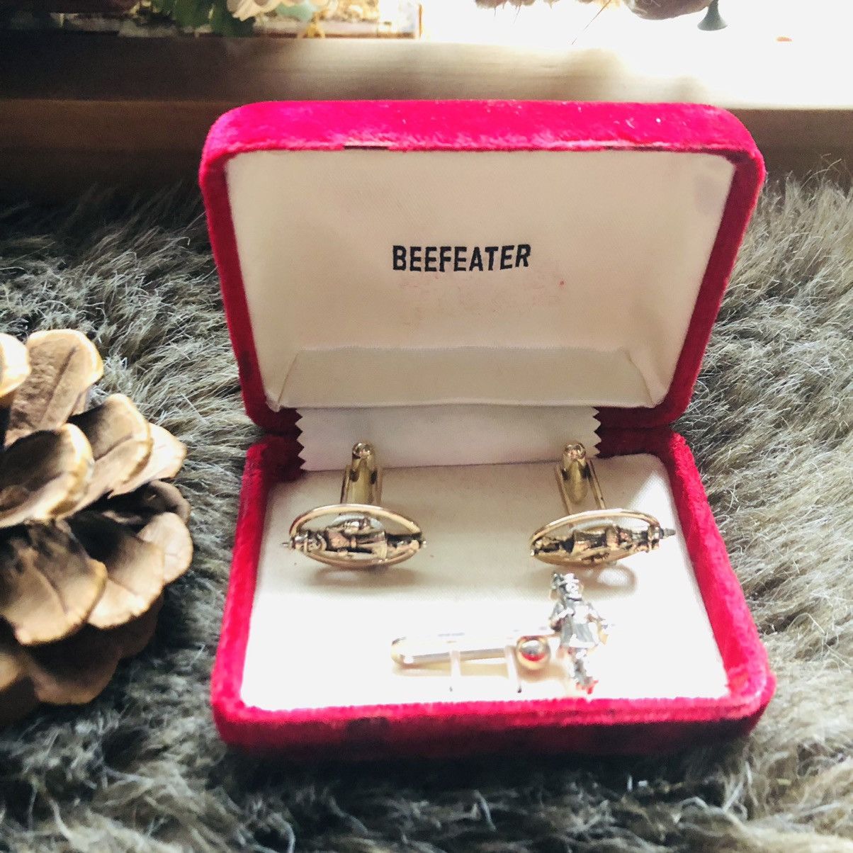 Vintage Vintage Beefeater London tower guard cuff link bar boxed set ...