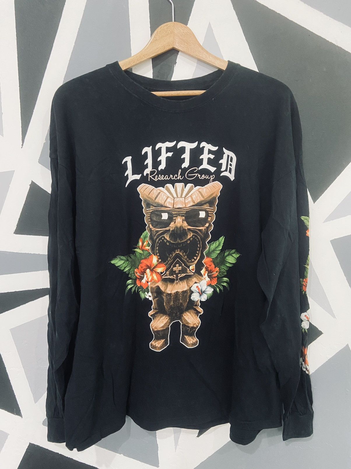 LRG × Streetwear Lifted Research Group Big Pitcure tee | Grailed