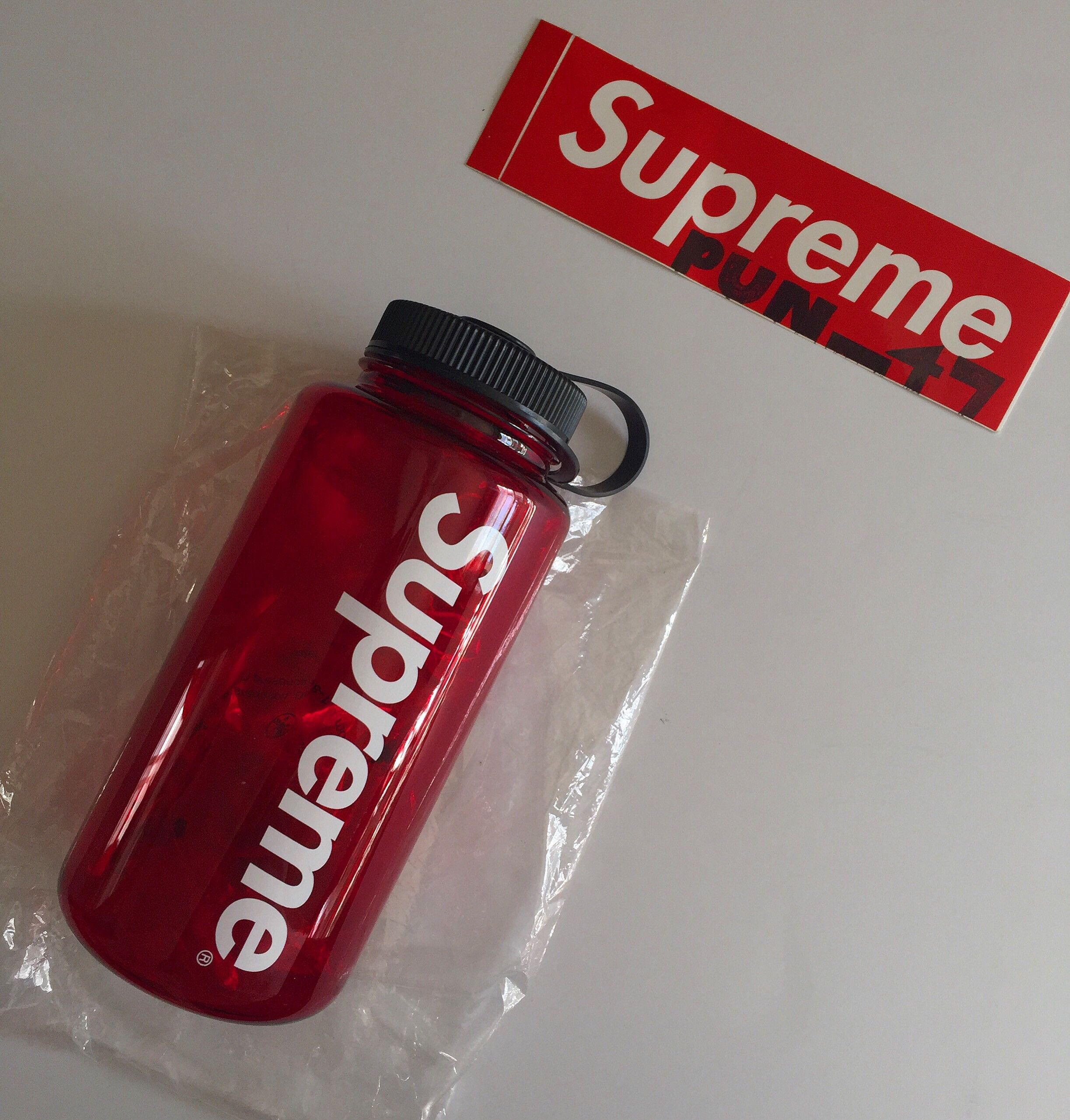 Supreme Water bottle | Grailed