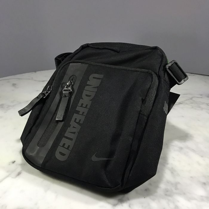 Nike Tech Shoulder Side Bag | Grailed