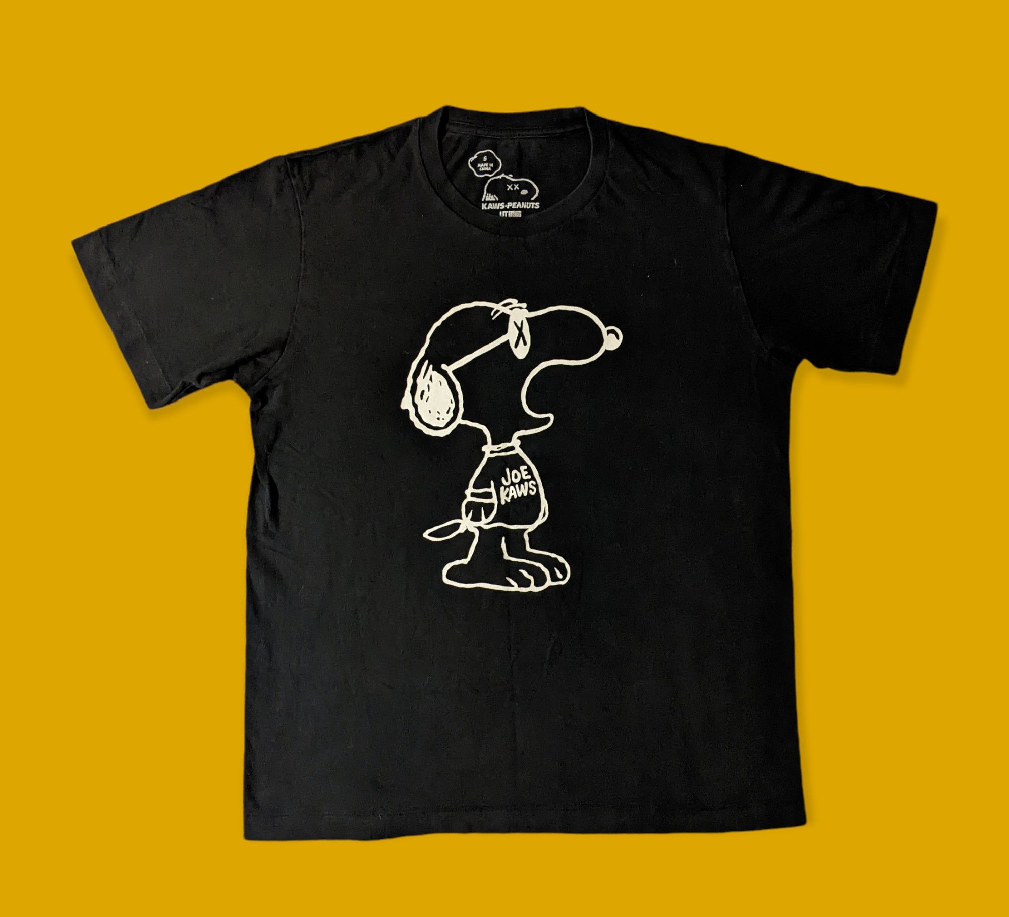 Uniqlo KAWS x Uniqlo x Peanuts Joe Kaws Yawn Snoopy White Outline | Grailed