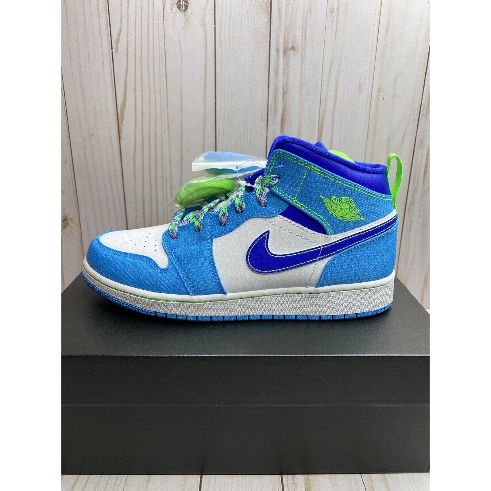 Nike Nike Air Jordan 1 Mid SE Sprite Blue Volt GS Size 6.5Y | Grailed