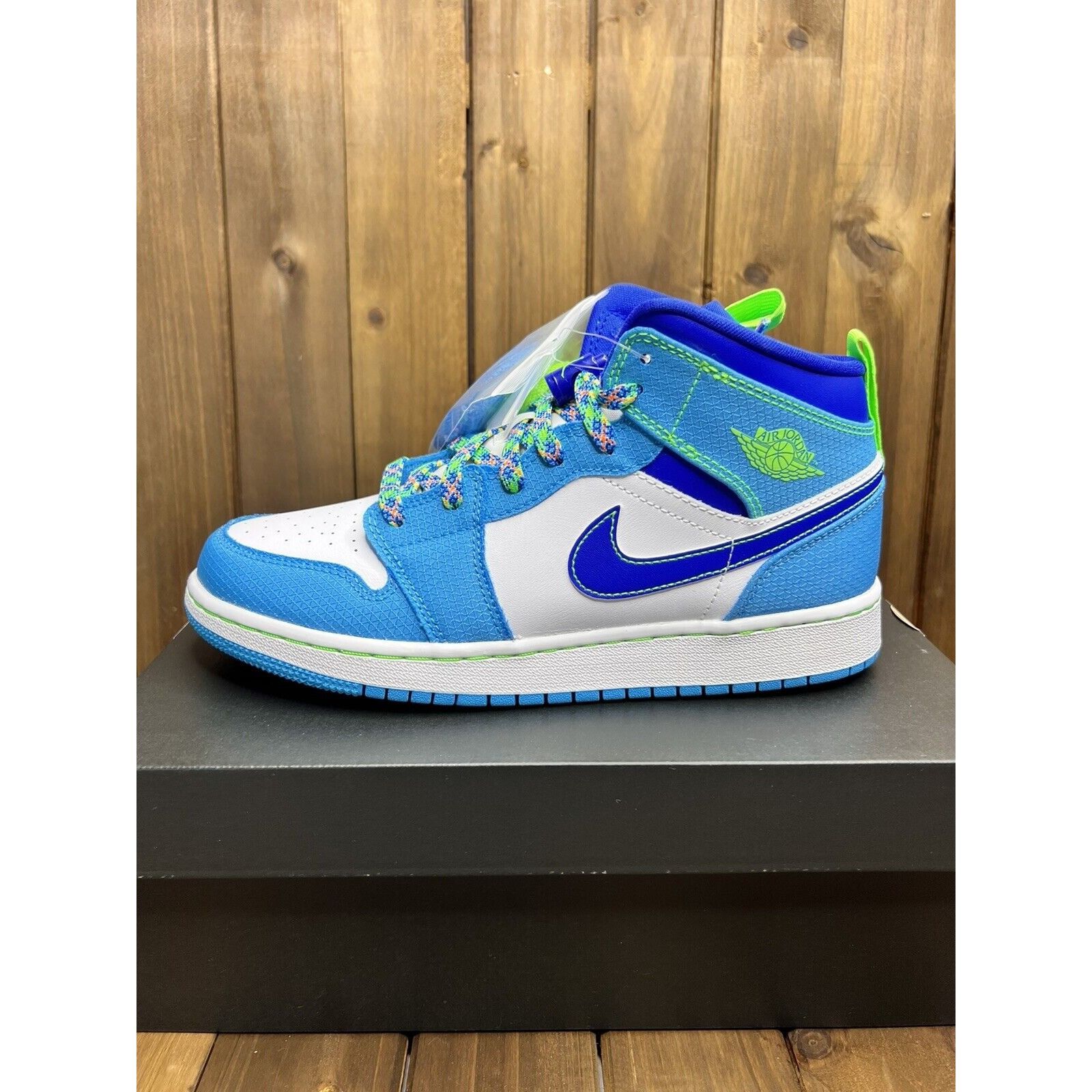 Nike Nike Air Jordan 1 Mid SE Sprite Blue Volt GS Size 7Y | Grailed