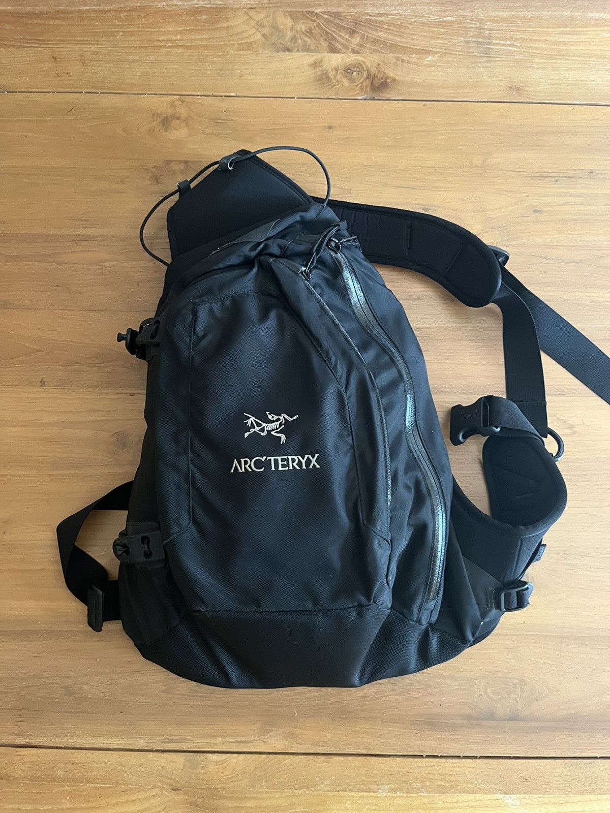Arc'Teryx Arcteryx quiver crossbody backpack | Grailed
