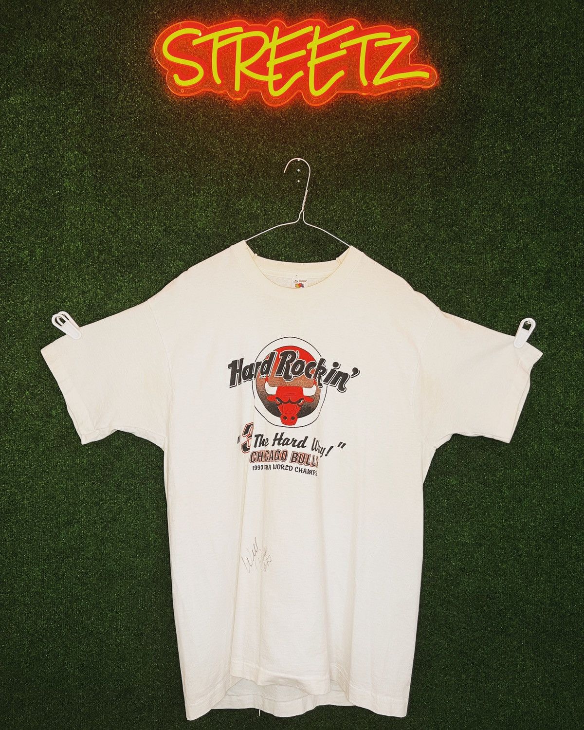 Vintage 1993 bulls championship T shirt signed by Will Perdue | Grailed