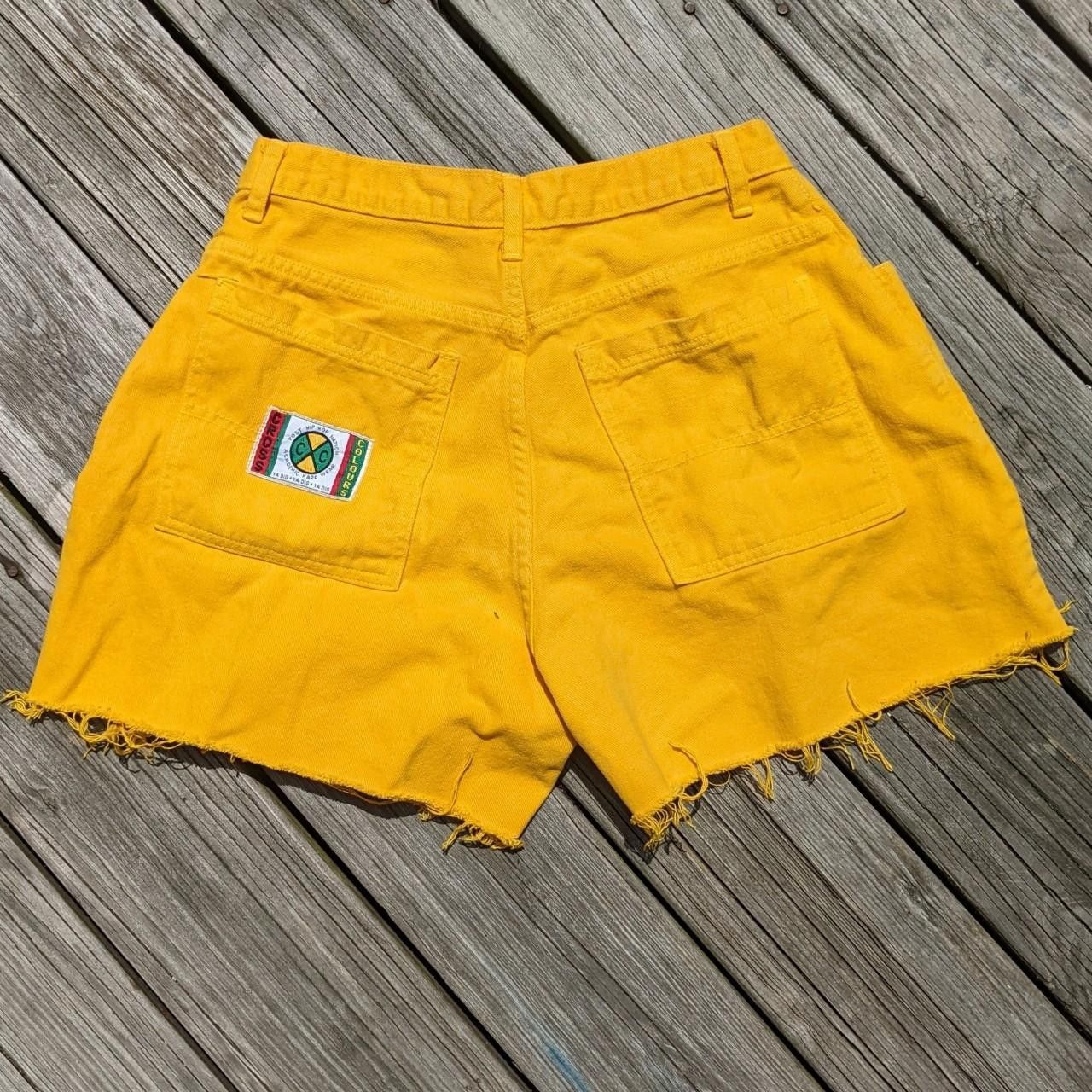 Cross Colours × Streetwear × Vintage Vintage 90's Cross Colours Yellow ...