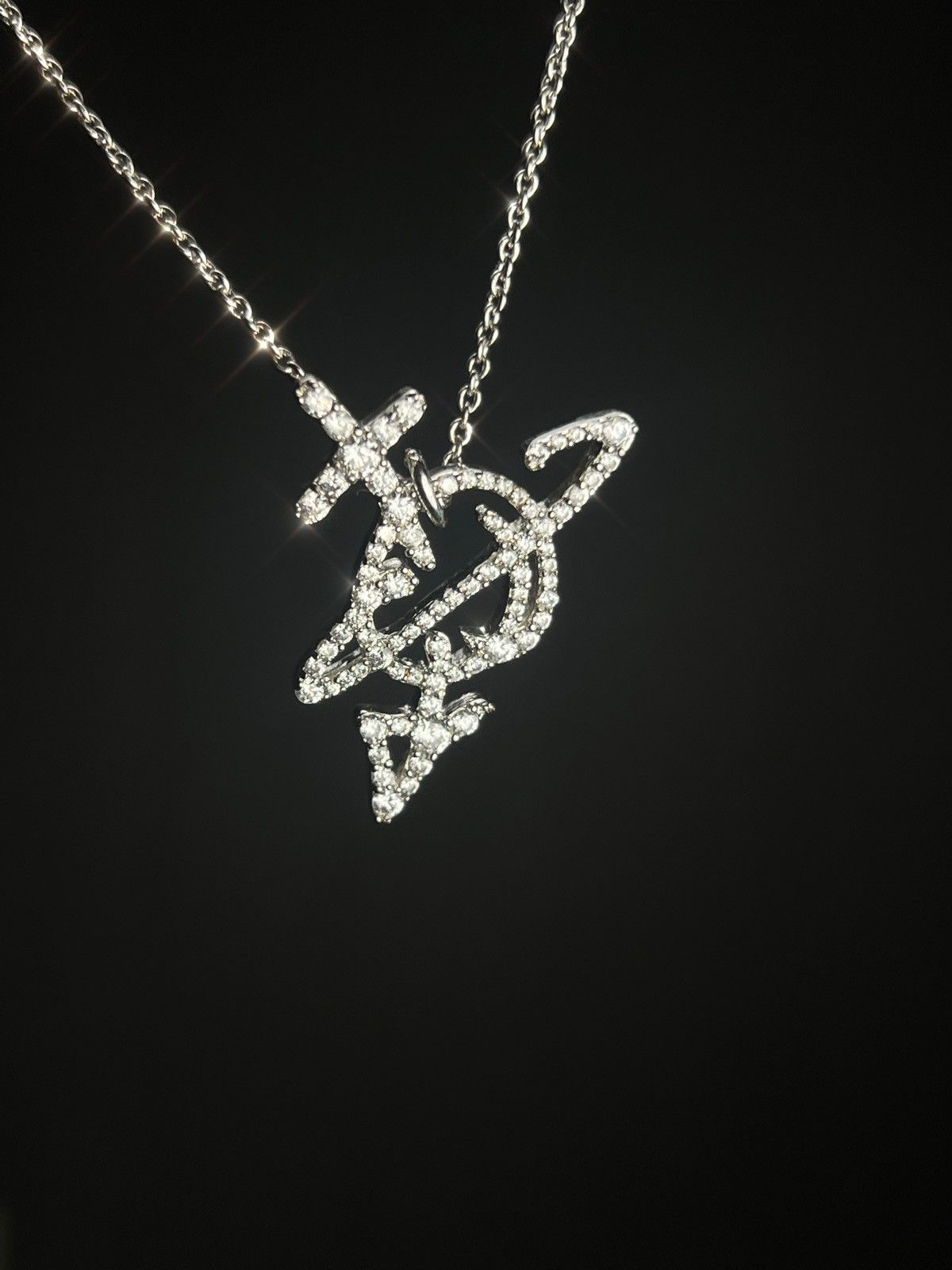 Vivienne Westwood Cursive Saturn necklace | Grailed
