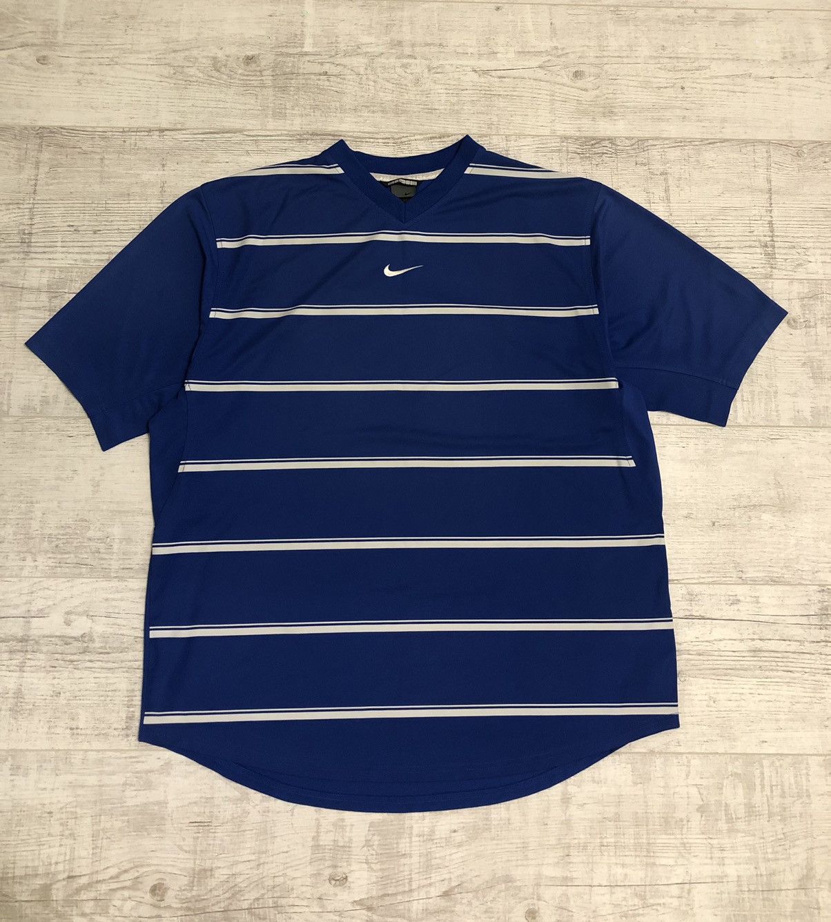 Nike Vintage Y2K Nike Center Logo Swoosh Tee | Grailed