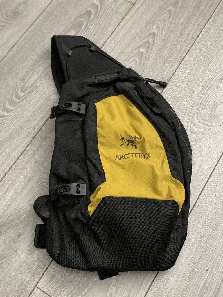 Arc'teryx ARCTERYX Quiver 11L 2000s Crossbody Sling Shoulder Backpack ...