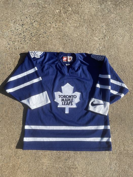 Nike Early 2000s Y2K Toronto Maple Leafs NHL Hockey Jersey | Grailed