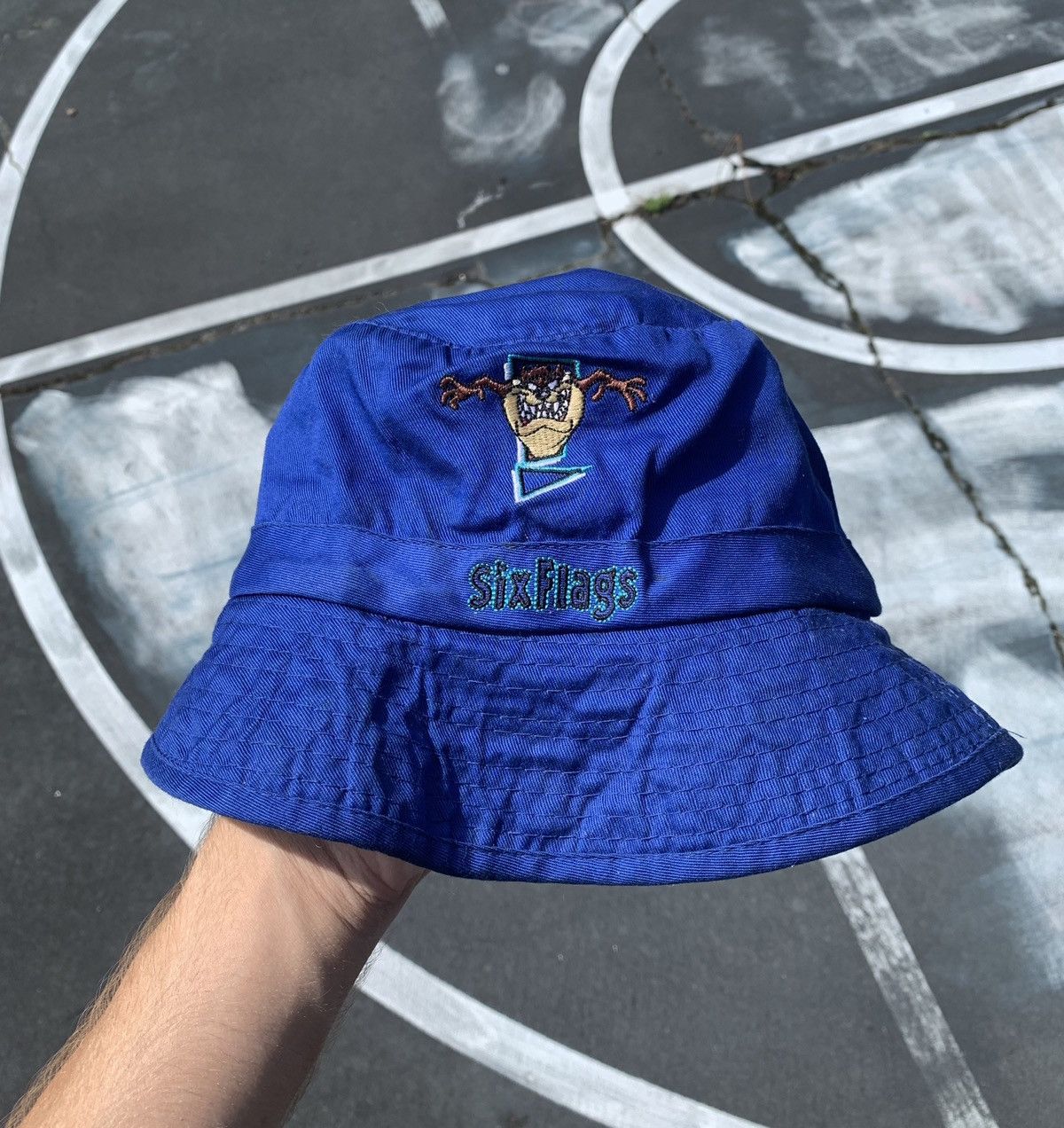 Vintage Vintage Six Flags Taz Tasmanian Devil Bucket Hat 90s 1999 | Grailed